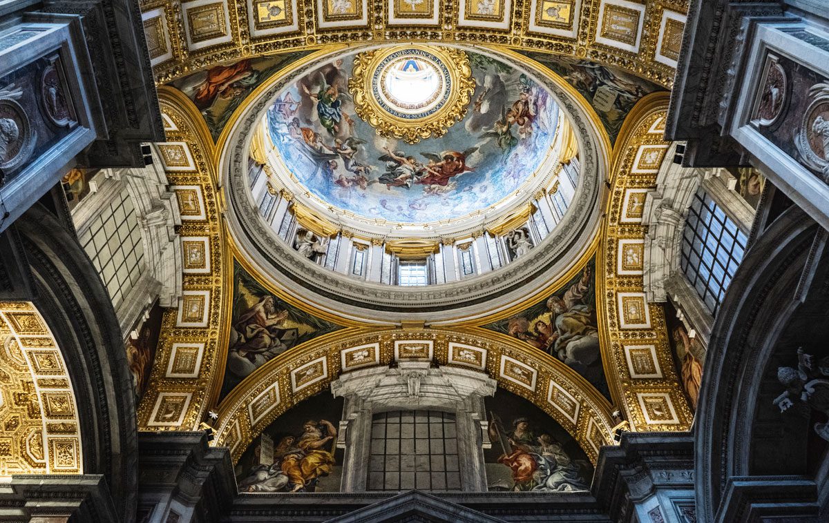 La Basilica di San Pietro, la più grande basilica cristiana al mondo La Basilica di San Pietro, la più grande basilica cristiana al mondo